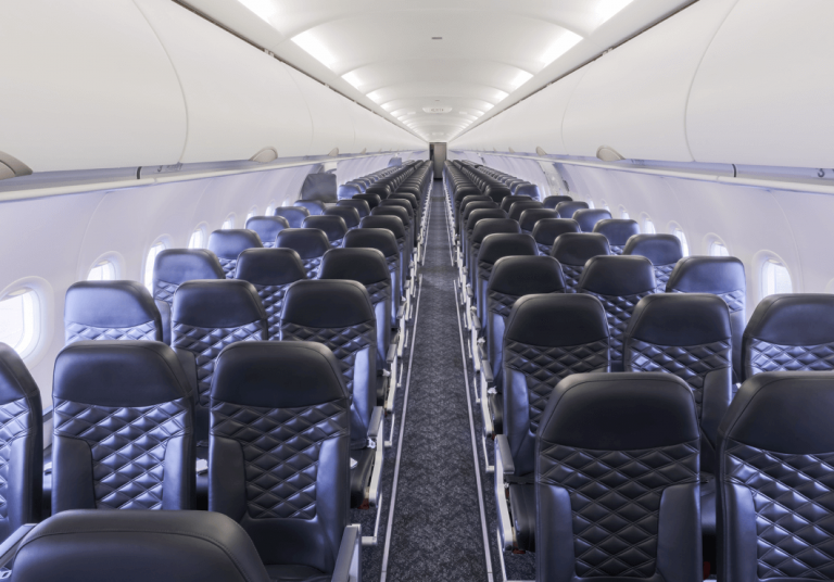 Airbus A321-211 - Titan Airways