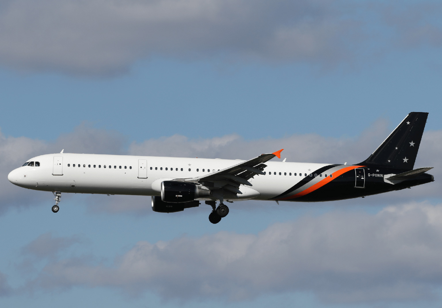Airbus A321-211 - Titan Airways